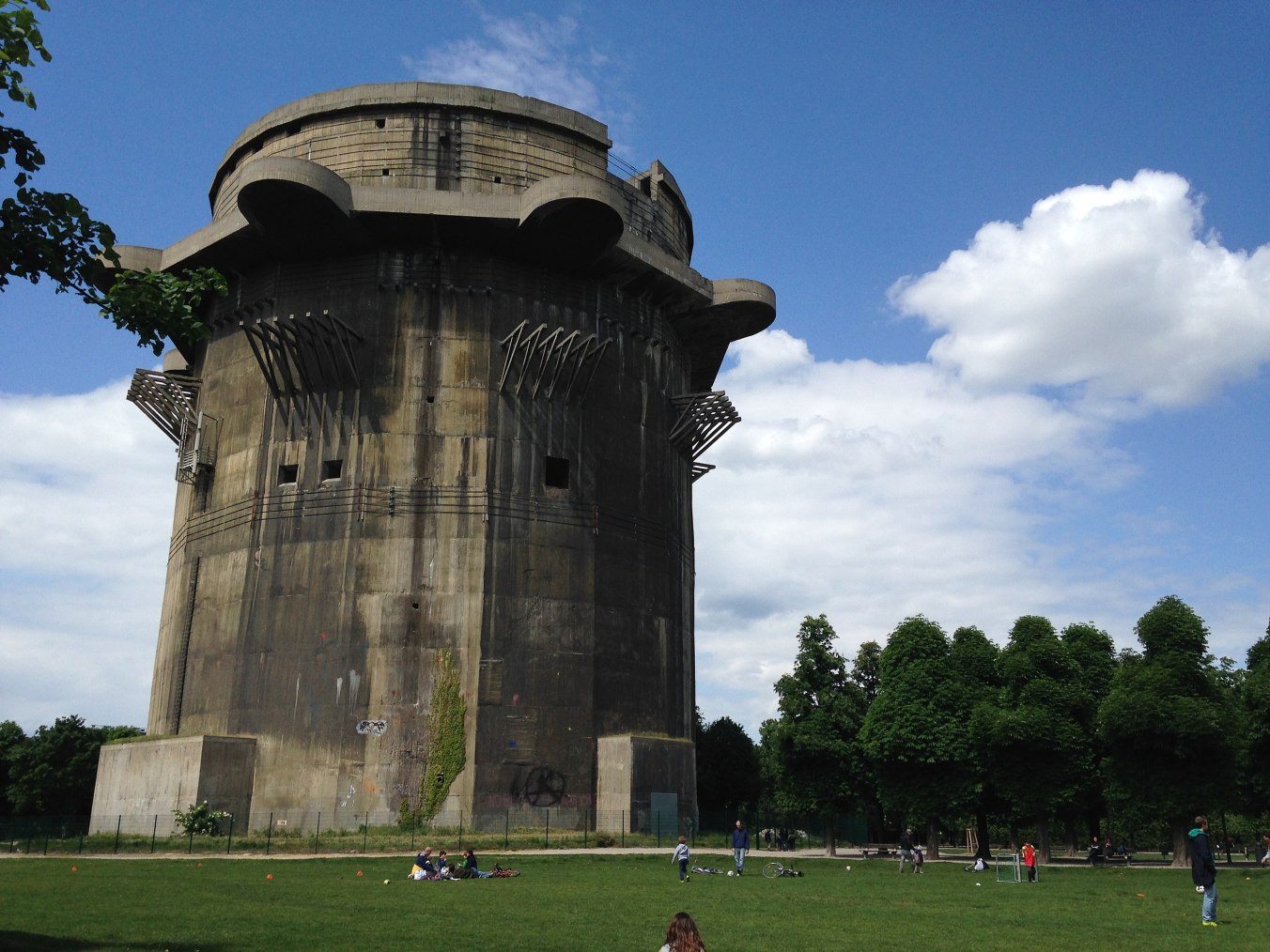 ¿Qué eran las Flakturm o Torres Flak? | Heródoto & Cía
